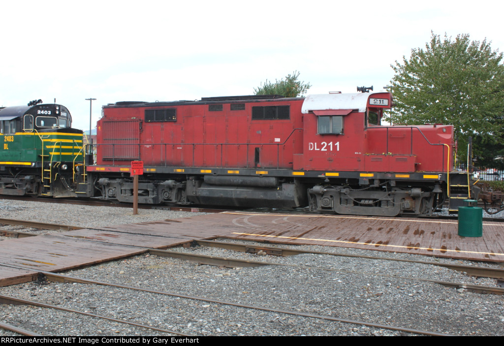 DL 211 - Delaware Lackawanna RR (ex-DV 211, SP 4002, 7302)